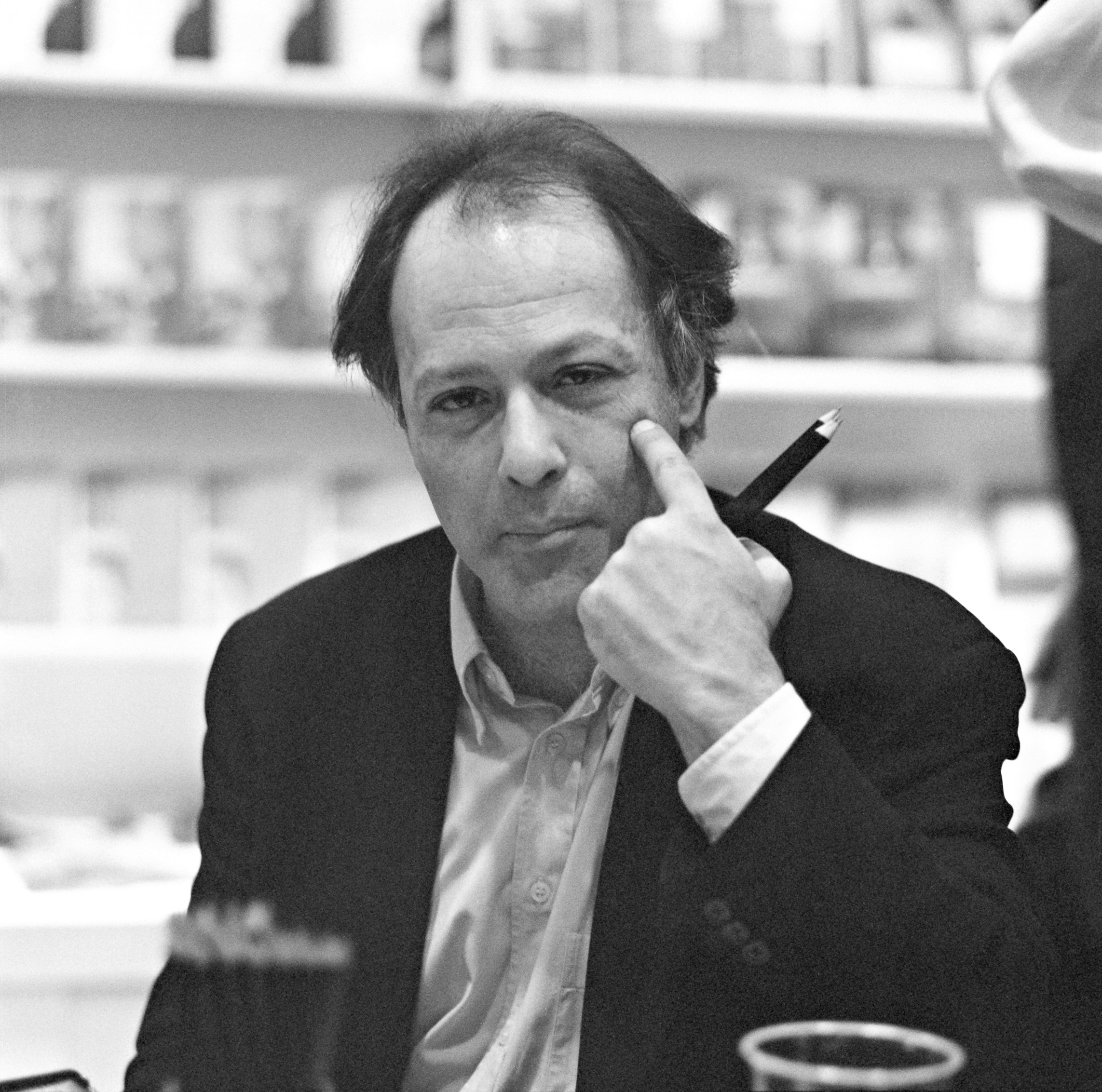 Javier Marías, un maestro del “noir” - por Mark Ford - Revista Santiago