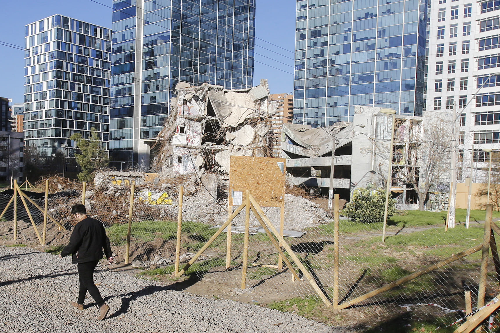 Ruinas de mi ciudad - por Francisca Márquez - Revista Santiago